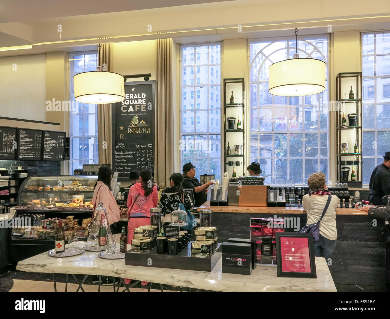 Cafe coffee bar hi-res stock photography and images - Alamy