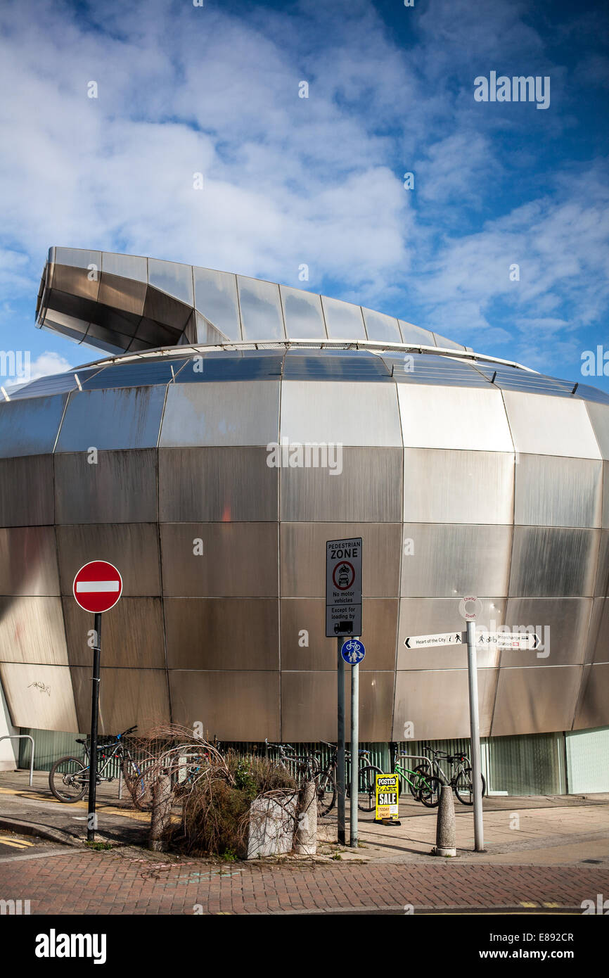 Students outside the Hubs student union building at Sheffield Hallam ...