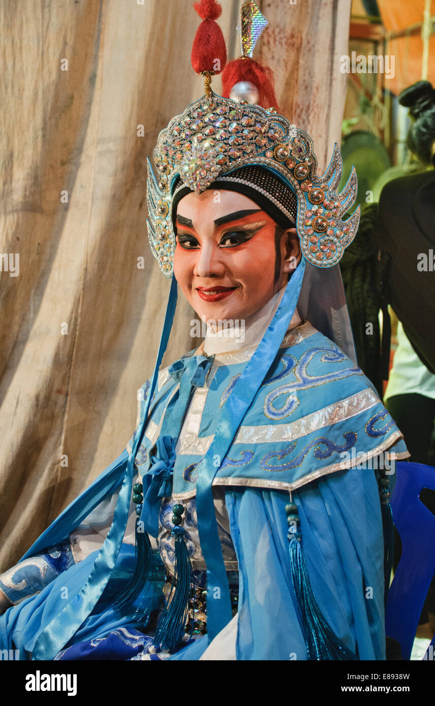 Chinese performer performance hi-res stock photography and images - Alamy
