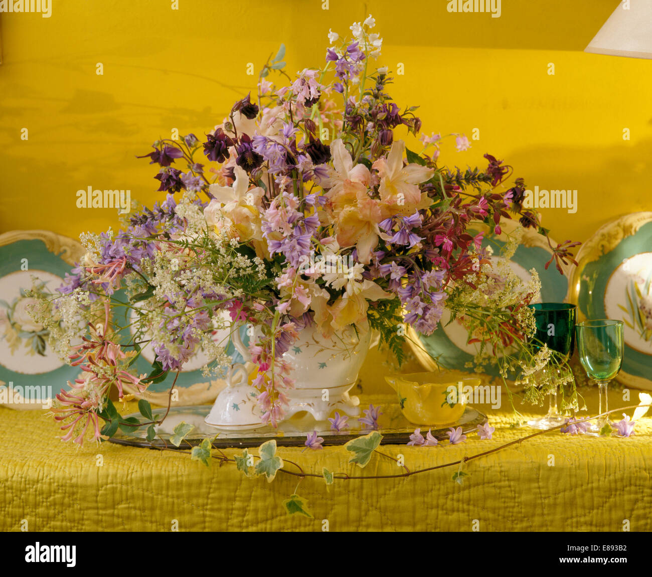 Still-Life of Spring flowers in floral arrangement Stock Photo - Alamy