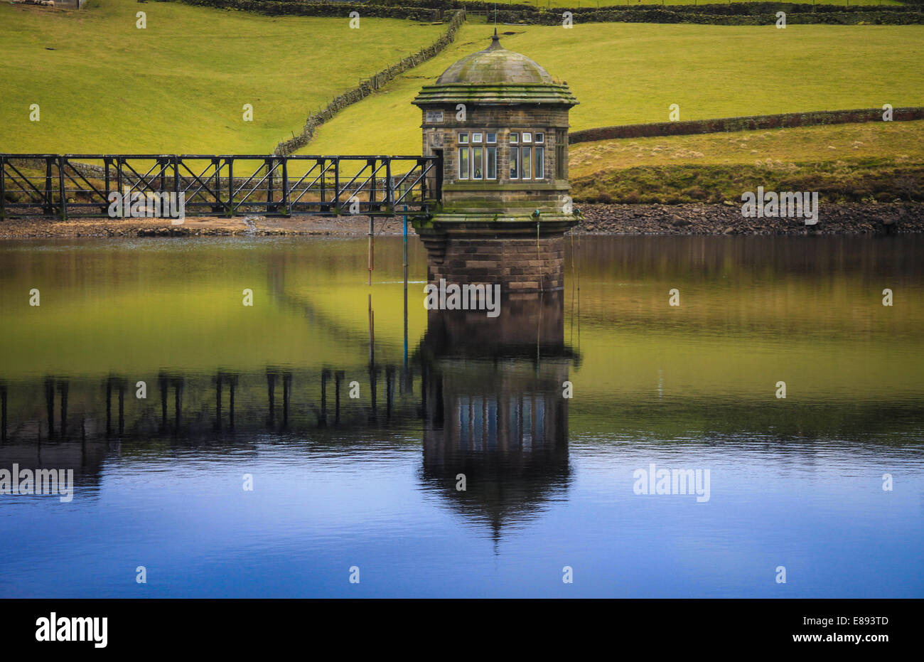 Reservoir Outlet Tower Stock Photo - Alamy