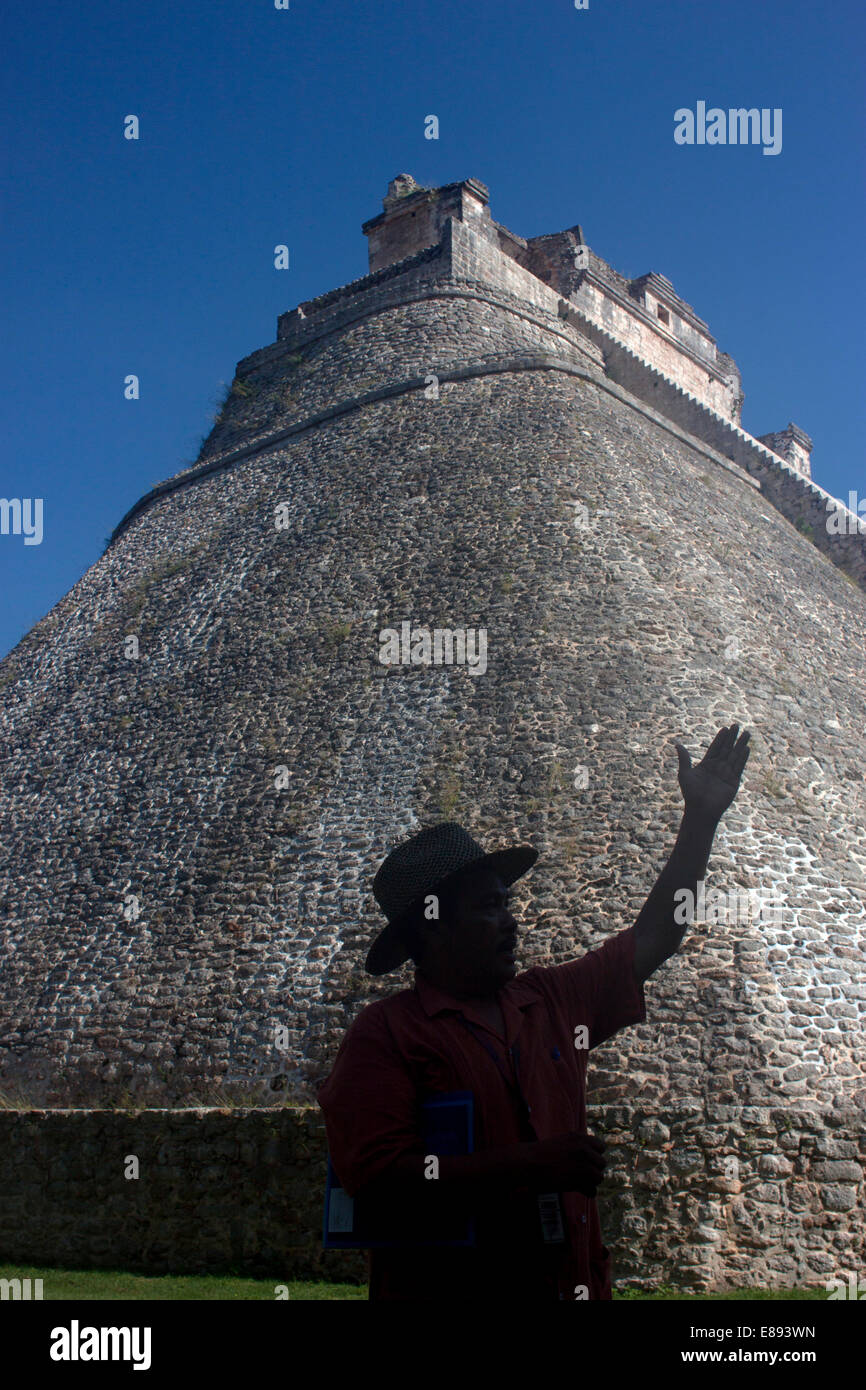 Mayan guide hi-res stock photography and images - Alamy