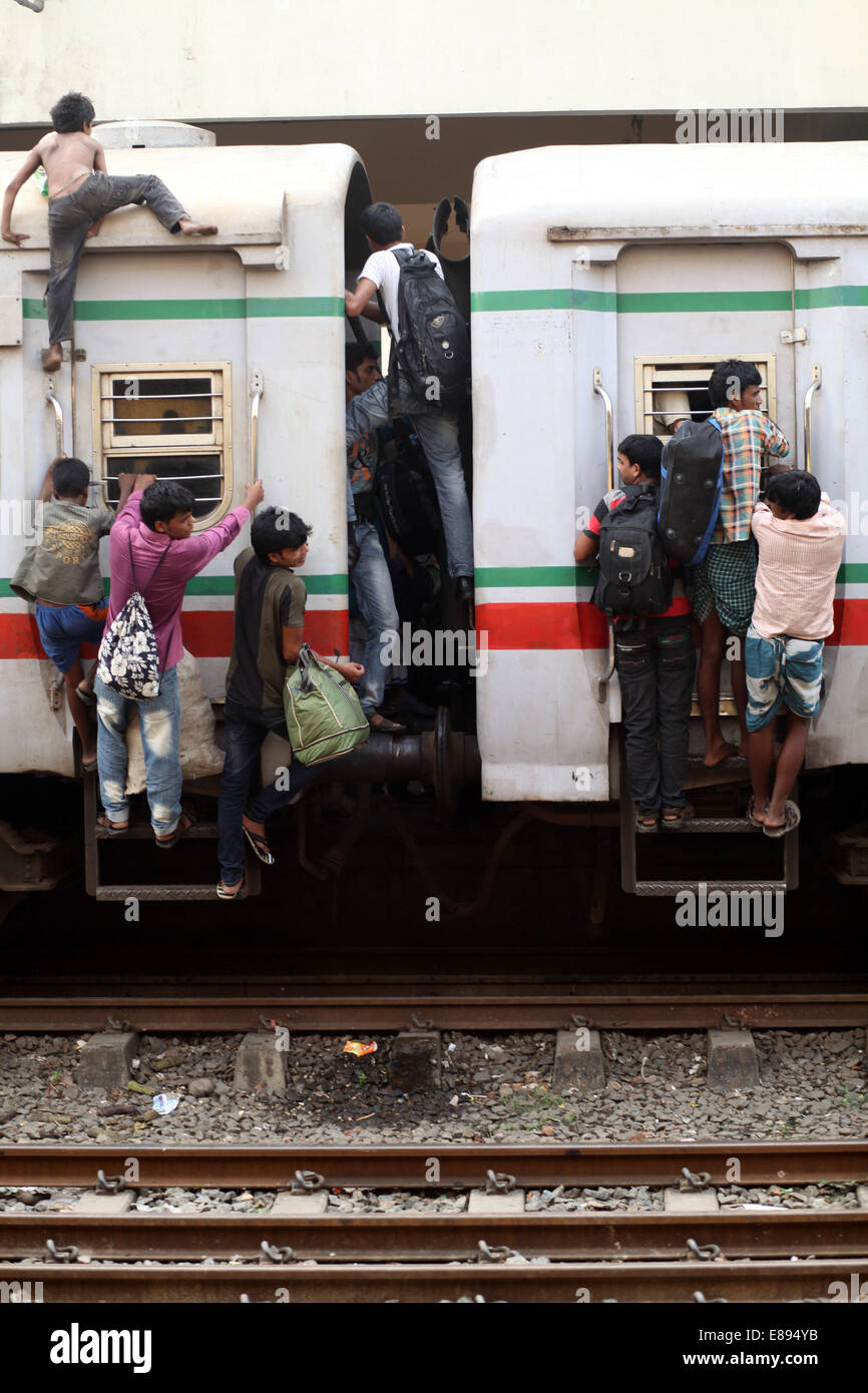People Sitting On Train Roof High Resolution Stock Photography and ...