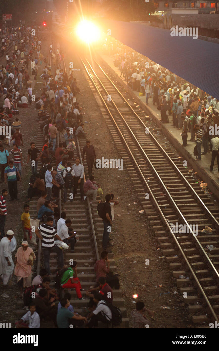 Dhaka rail station image hi-res stock photography and images - Alamy