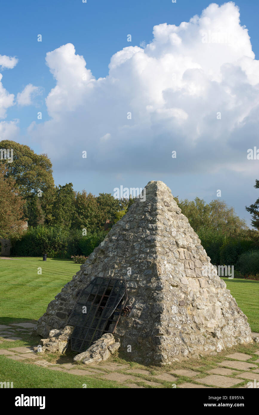 Reigate castle castle grounds surrey hi-res stock photography and ...