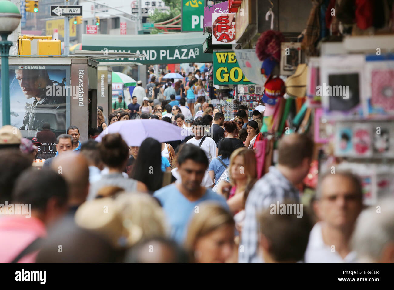 New york street people busy hi-res stock photography and images - Alamy