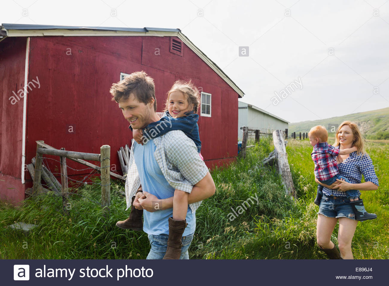 Children outdoors hi-res stock photography and images - Alamy