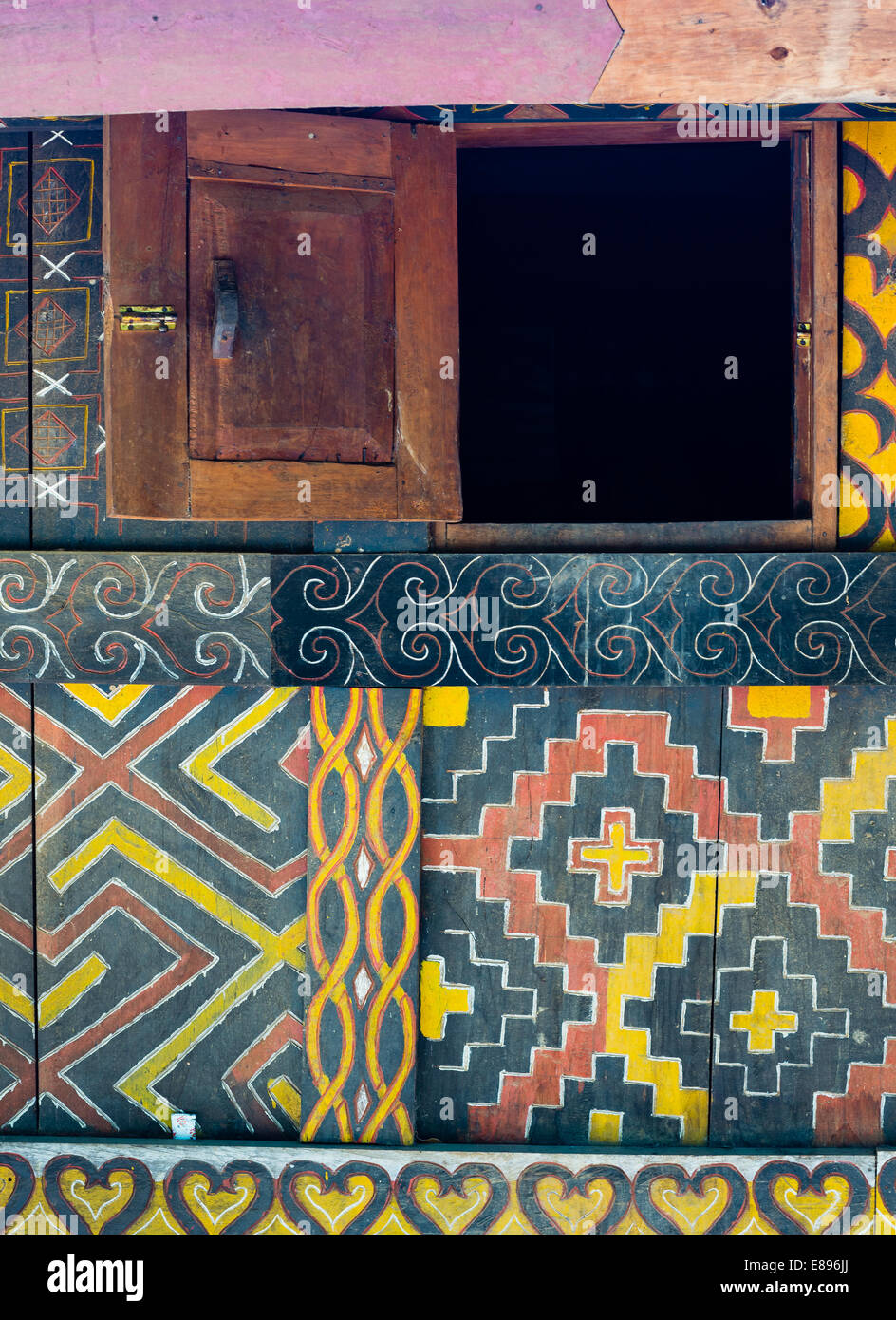 Toraja wood carving hi-res stock photography and images - Alamy