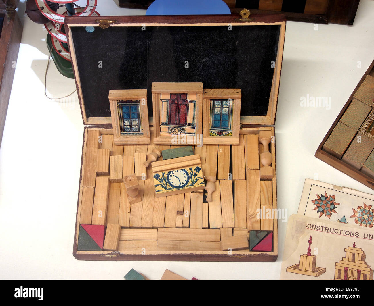 Vintage construction toys hi-res stock photography and images - Alamy