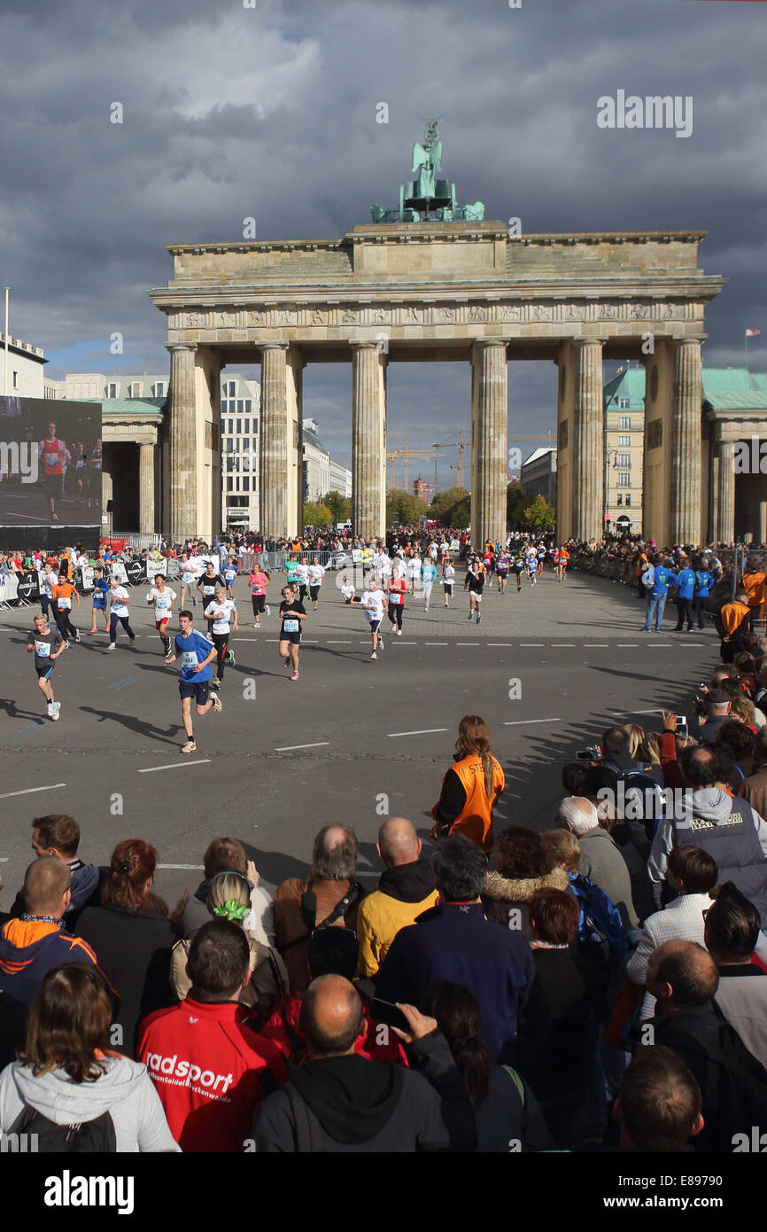Marathon gate hi-res stock photography and images - Alamy