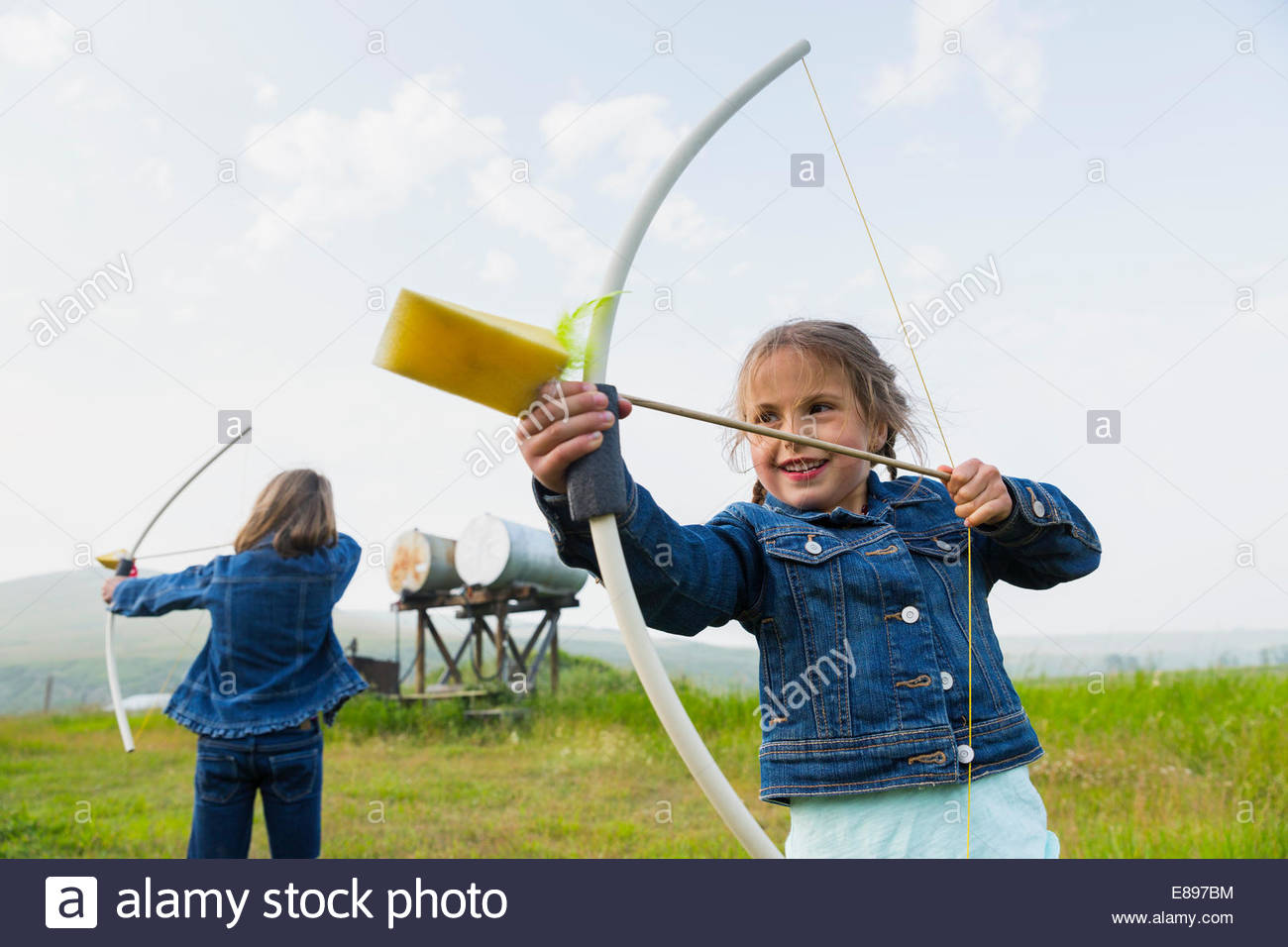 People standing bow hi-res stock photography and images - Alamy