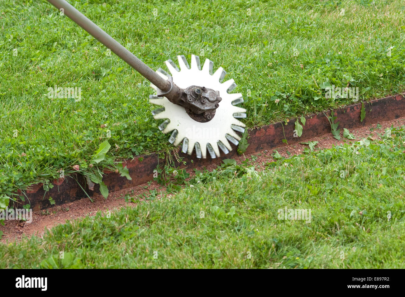 Cutting the grass hi-res stock photography and images - Alamy