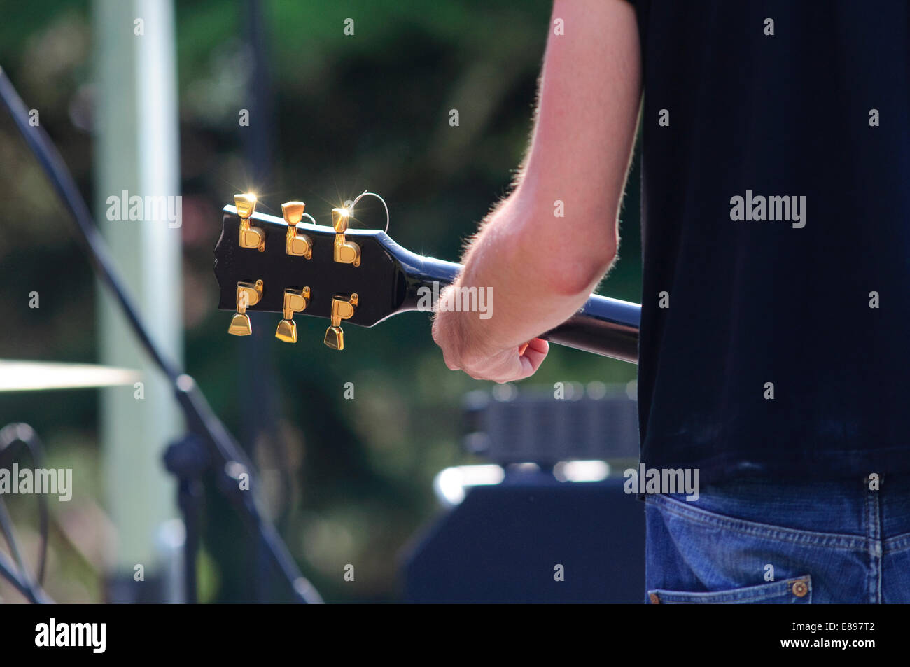 Male electric guitar player hi-res stock photography and images - Alamy