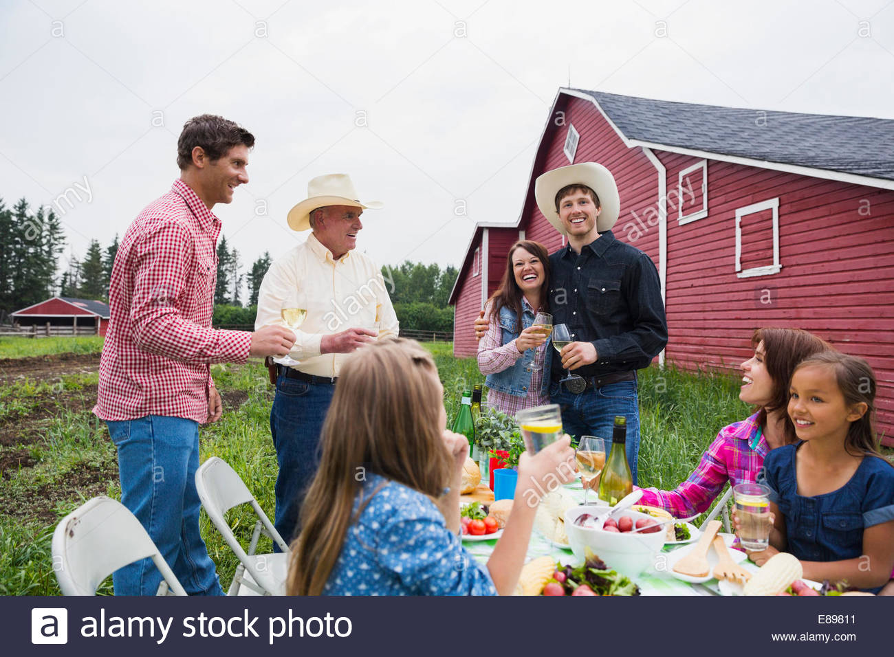 Father daughter hugging farm hi-res stock photography and images - Alamy
