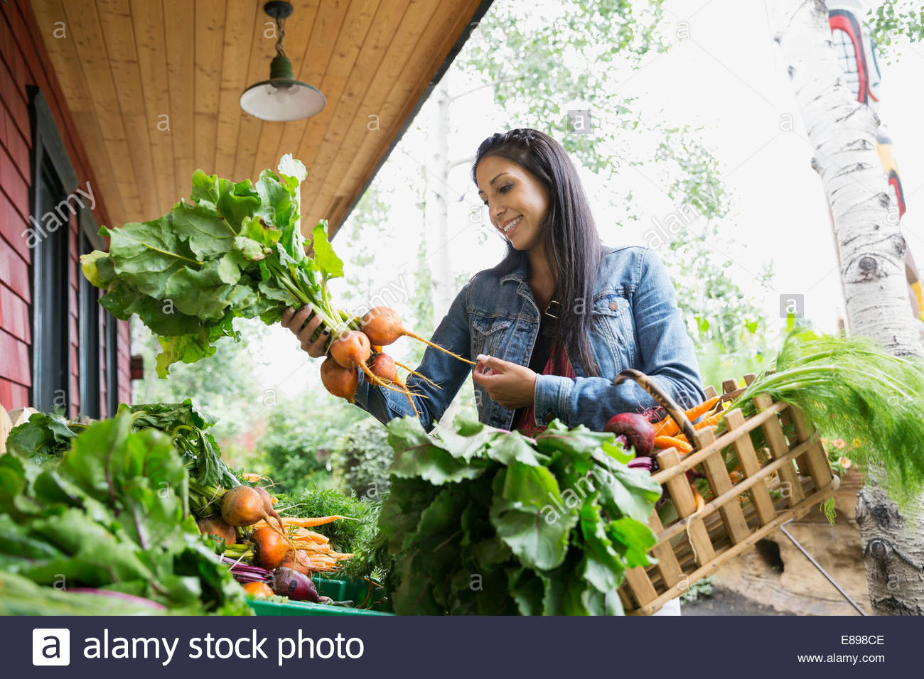 Woman shopping outside hi-res stock photography and images - Alamy