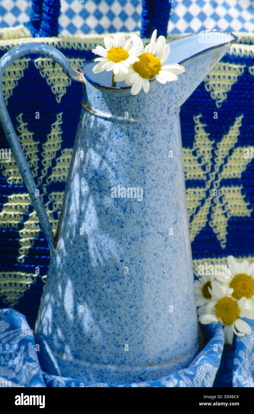 White enamel jugs hi-res stock photography and images - Alamy