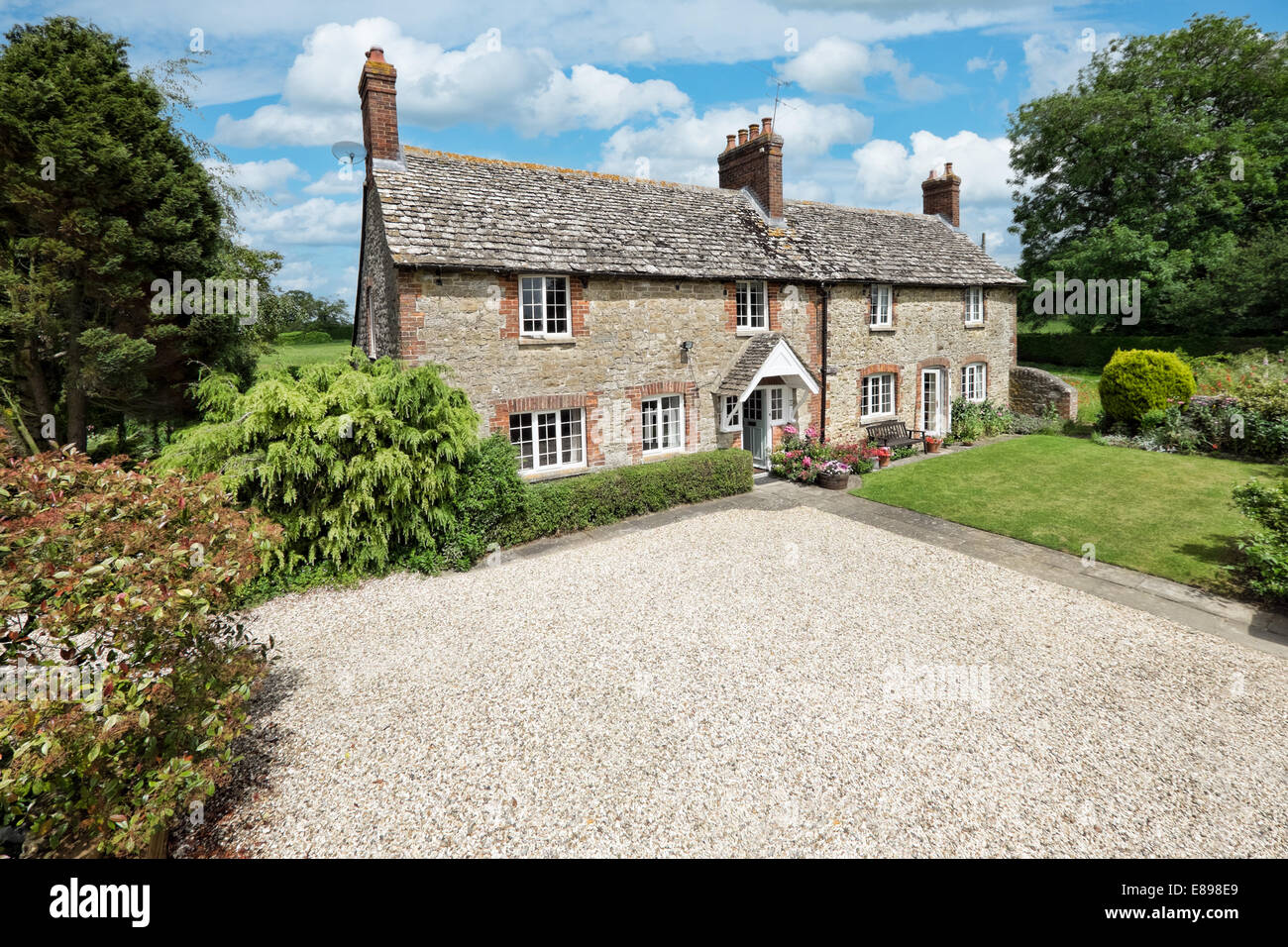 Traditional english architecture hi-res stock photography and images ...