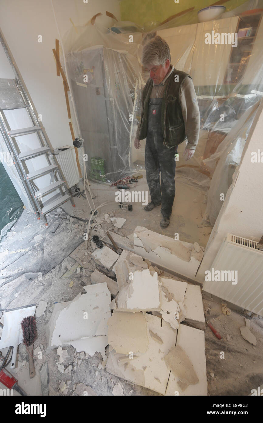 Demolition engineering hi-res stock photography and images - Alamy