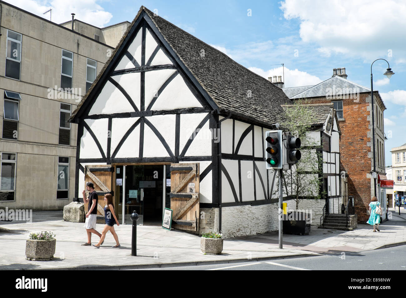 The Historic timber framed 15th century Yelde Hall Museum in Chippenham ...