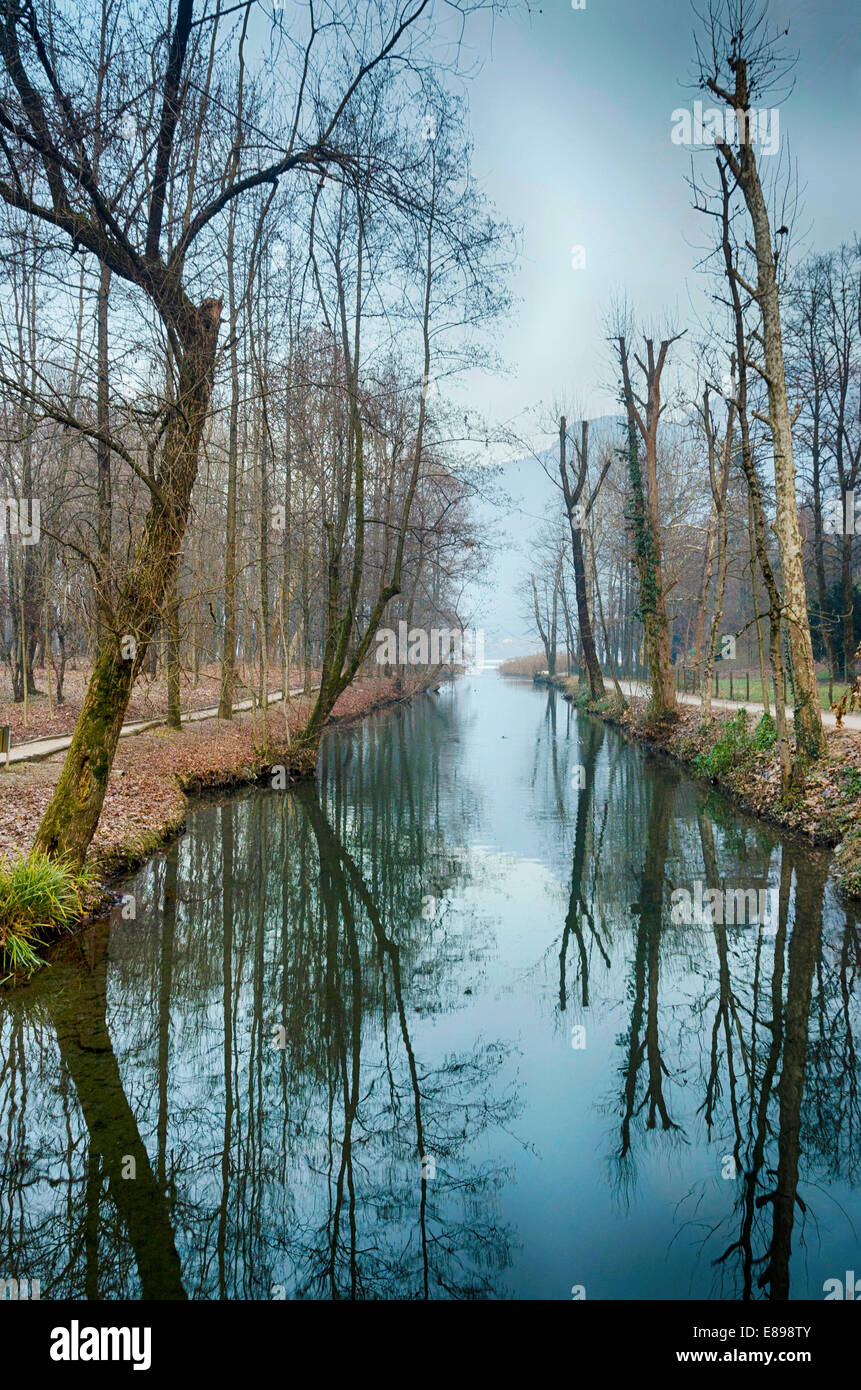 Symmetric landscape hi-res stock photography and images - Alamy