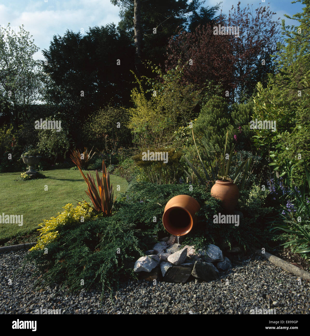 Water feature in pot hi-res stock photography and images - Alamy