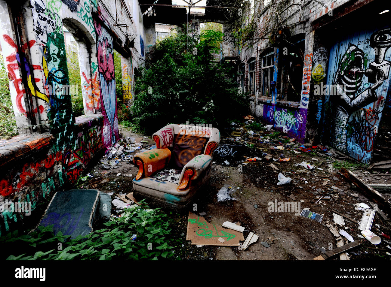 Graffiti warehouse hi-res stock photography and images - Alamy