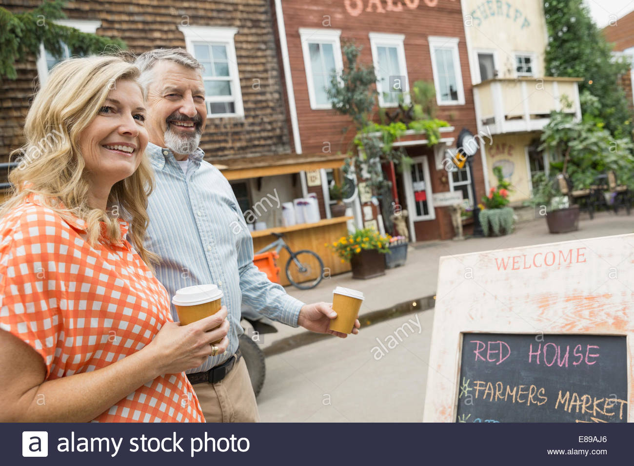 People Enjoying Coffee Outside High Resolution Stock Photography and ...