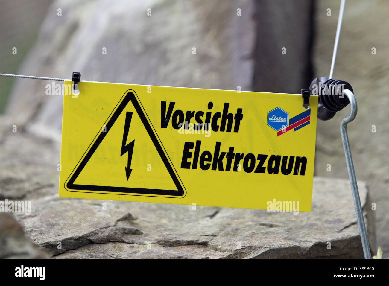 Berlin, Germany, Warning Sign - Caution electric fence Stock Photo - Alamy