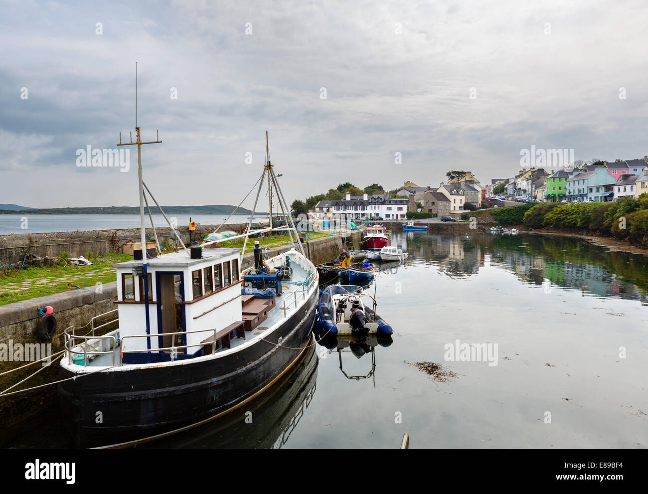Roundstone hi-res stock photography and images - Alamy
