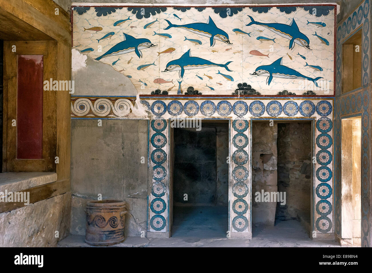 Palace of knossos dolphins hi-res stock photography and images - Alamy