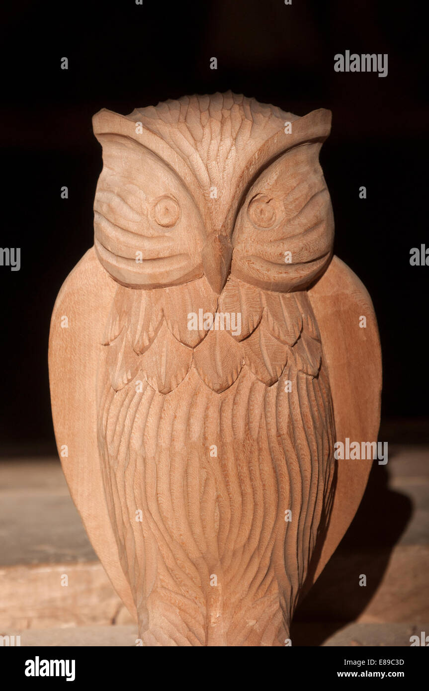 Carved owl hi-res stock photography and images - Alamy