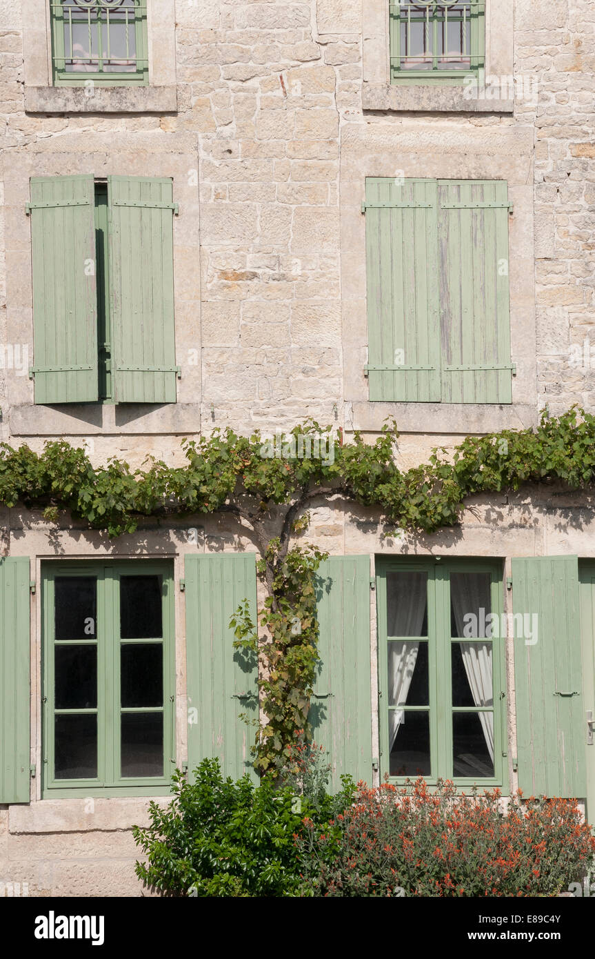 Small french house hi-res stock photography and images - Alamy