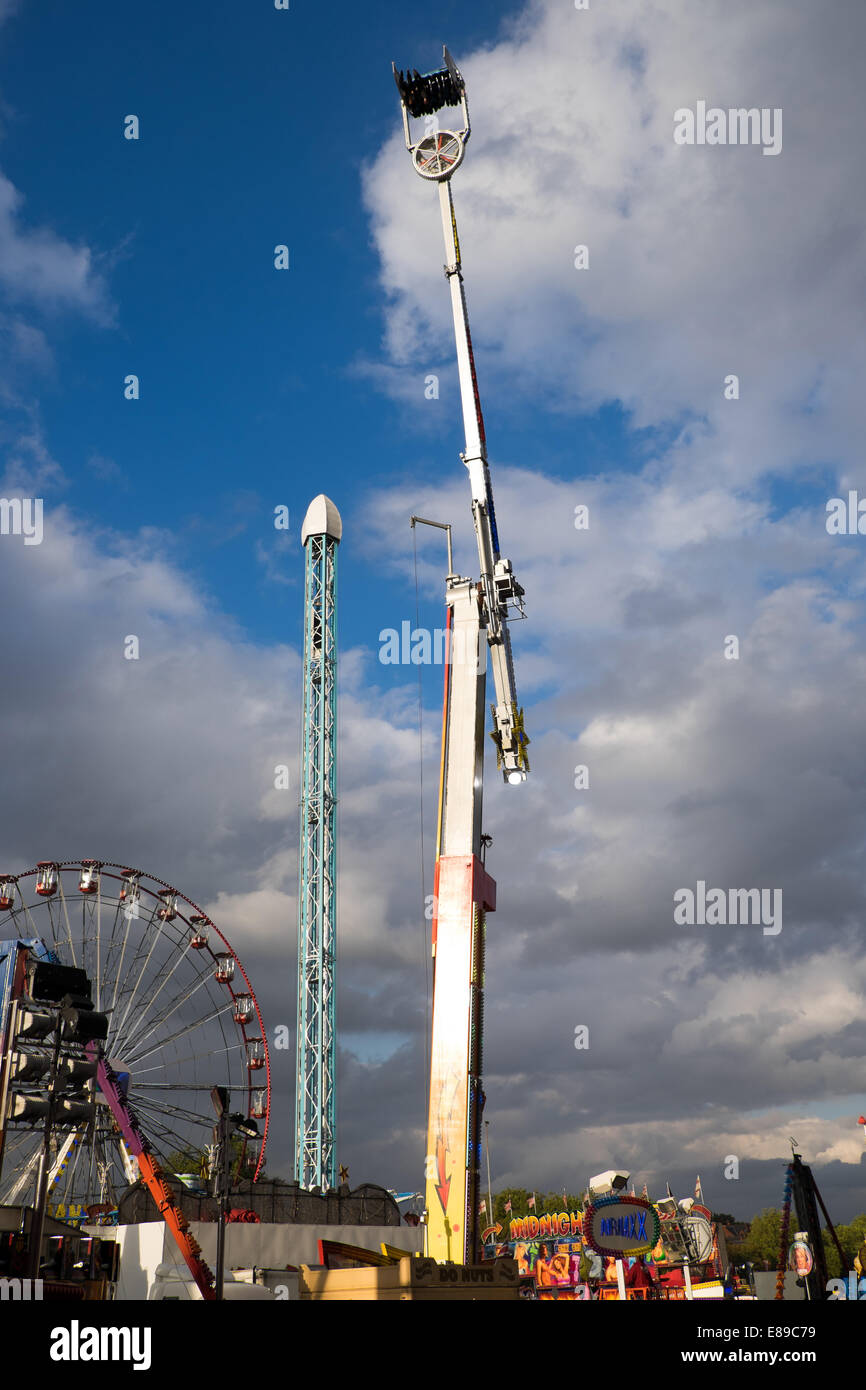 Fairground ride rides people thrill high fair funfair hi-res stock ...