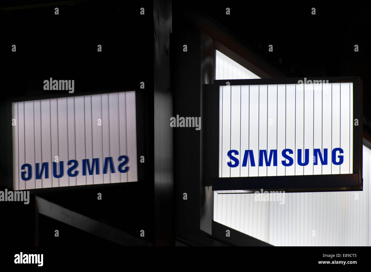 Samsung phone retail store sign Stock Photo - Alamy