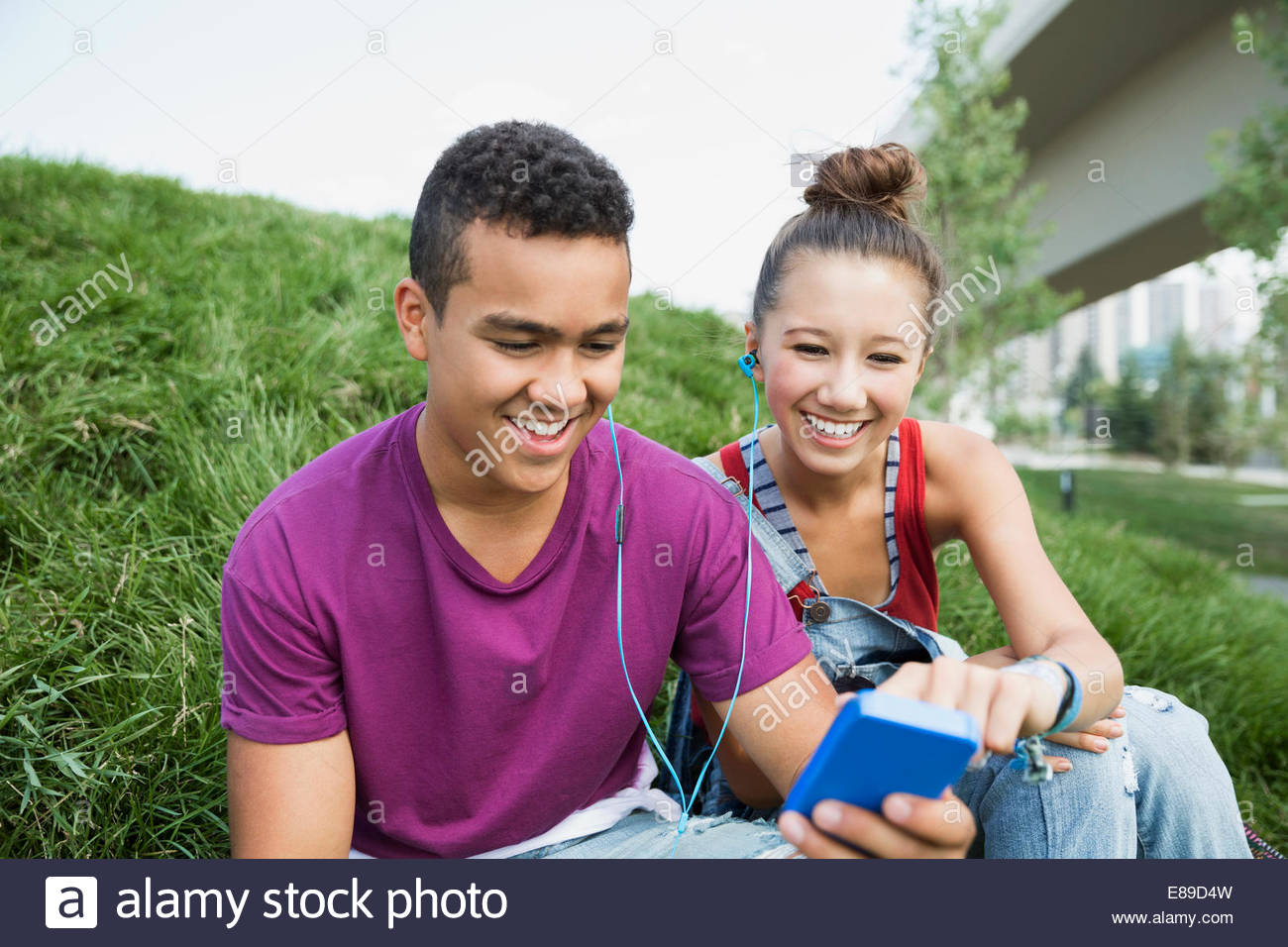 Couple sharing headphones hi-res stock photography and images - Alamy