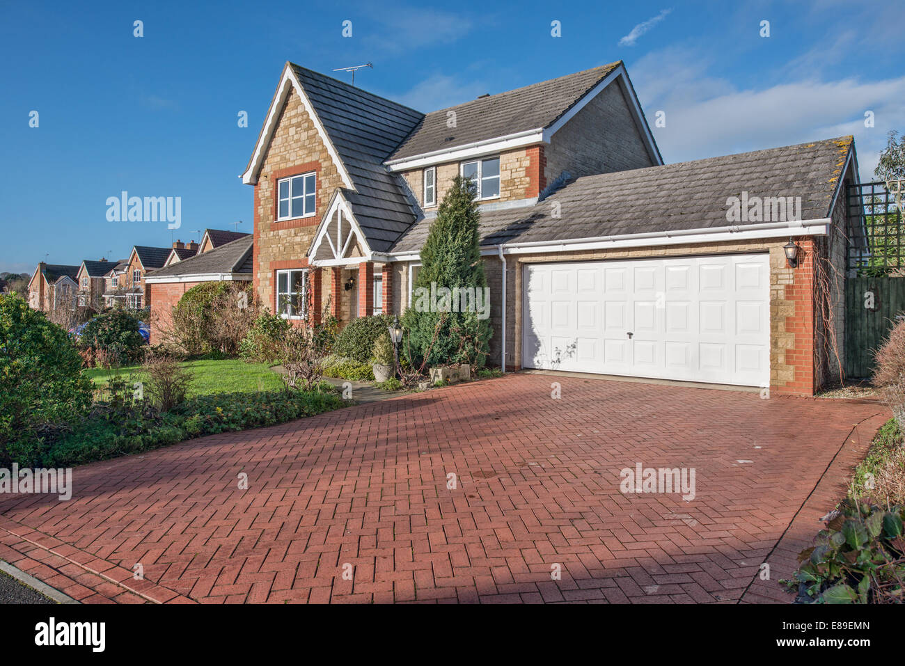 House exterior uk detached brick hi-res stock photography and images ...