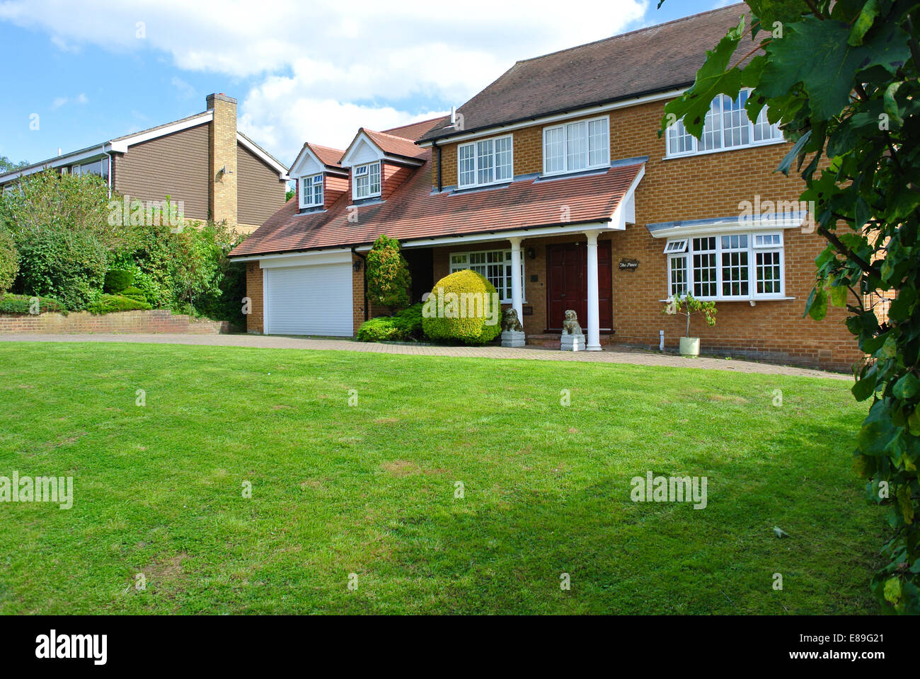 Typical suburban house Stock Photo - Alamy