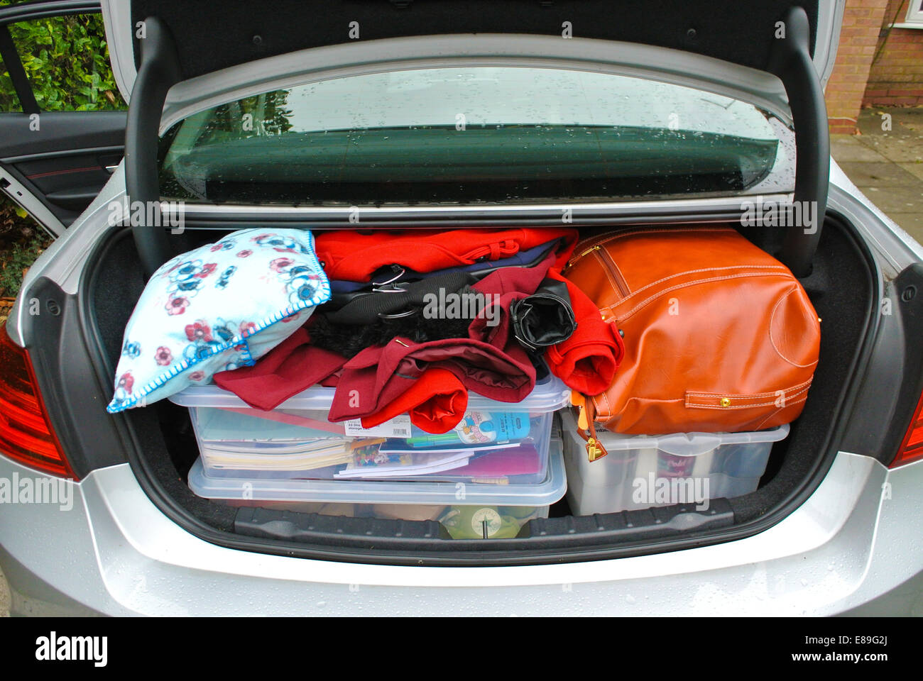 A car full of students belongings ready for University Stock Photo - Alamy