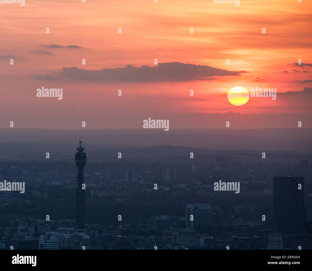 Tower of london sun setting hi-res stock photography and images - Alamy