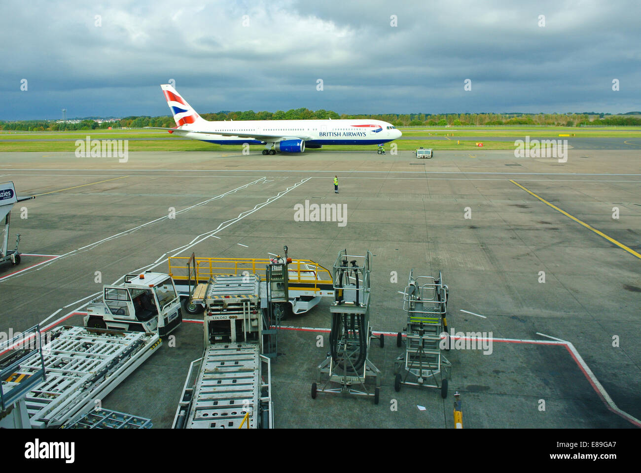British airways passenger plane edinburgh hi-res stock photography and ...