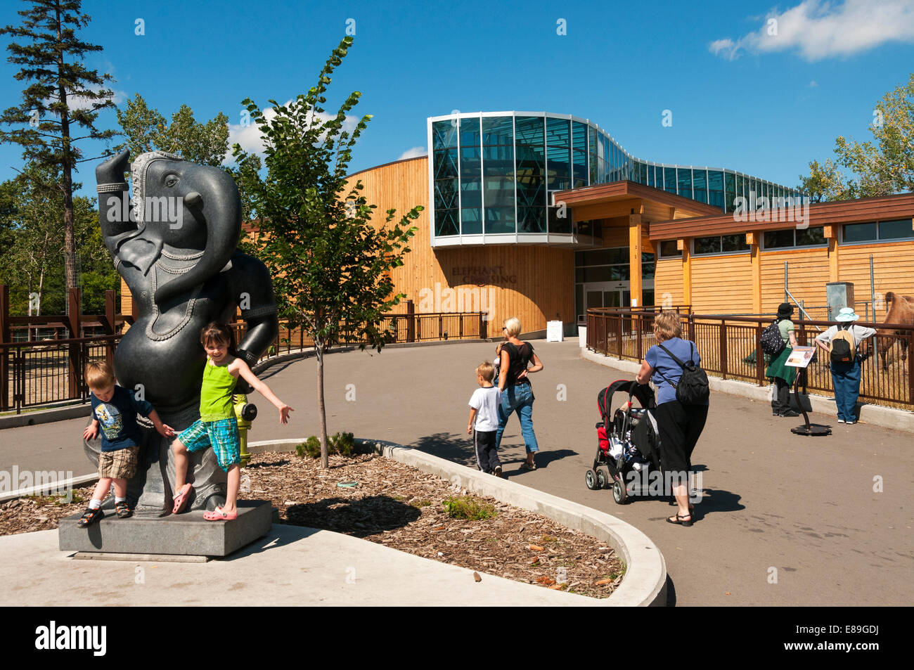 Calgary zoo hi-res stock photography and images - Alamy