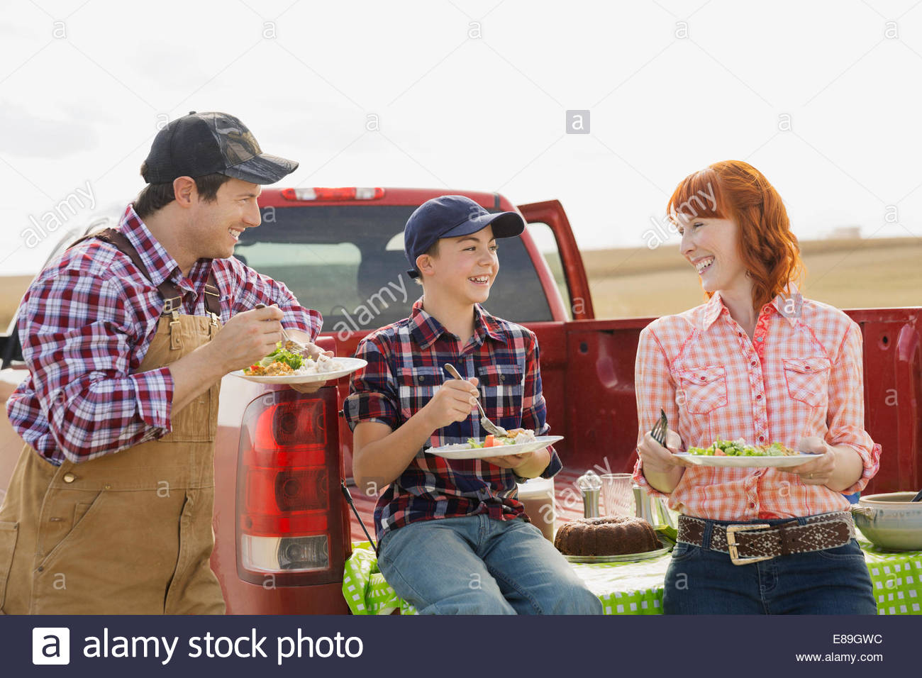 Farming family hi-res stock photography and images - Alamy