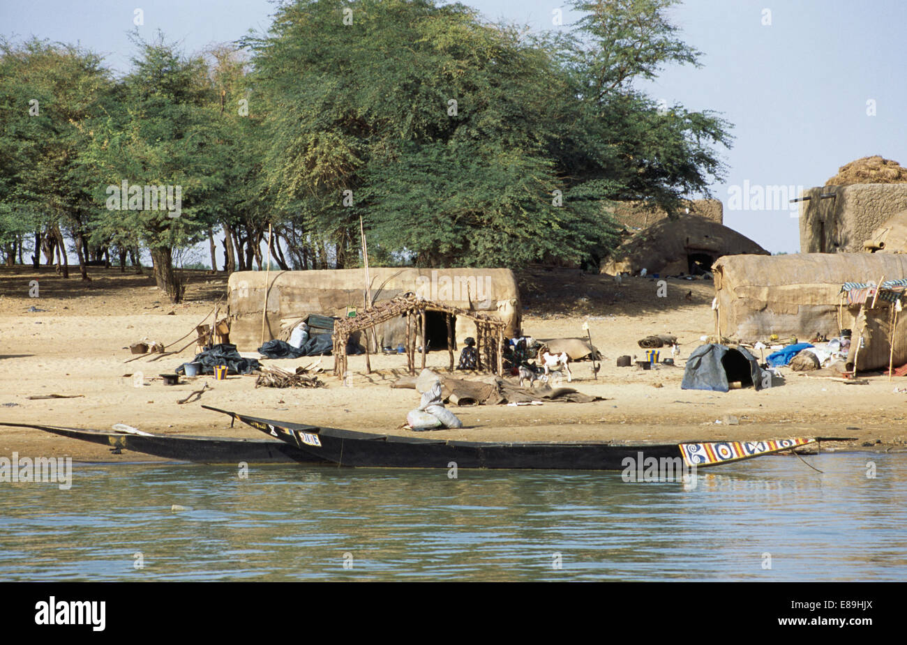 Bozo fishing village at Kabara on the banks of the river Niger near ...
