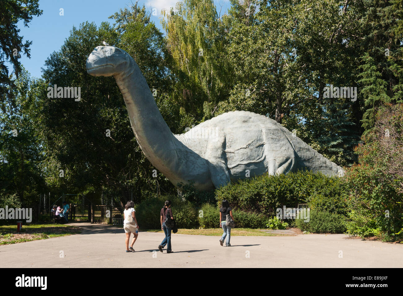 Dinosaur statue hi-res stock photography and images - Alamy