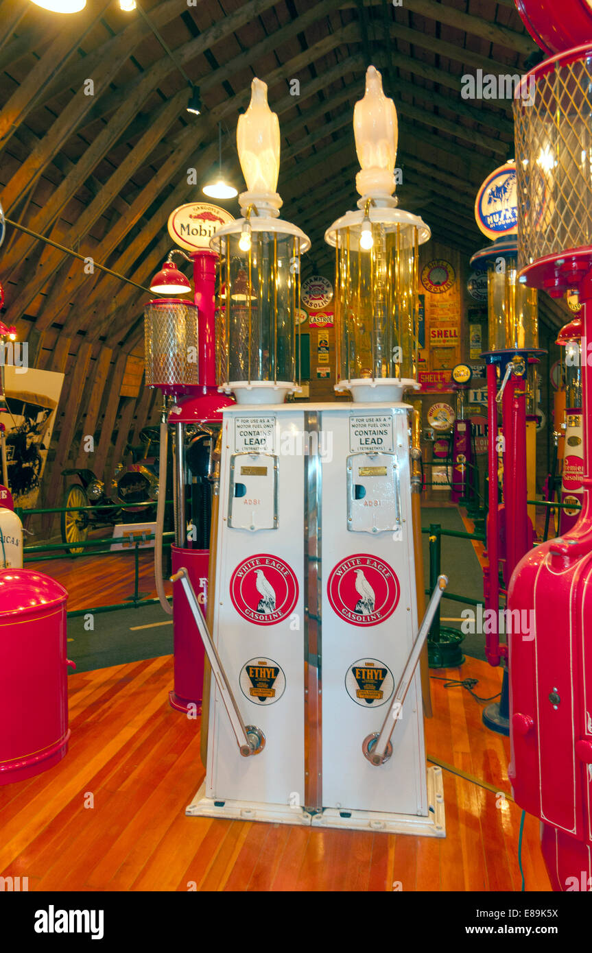 Vintage gas pumps hi-res stock photography and images - Alamy