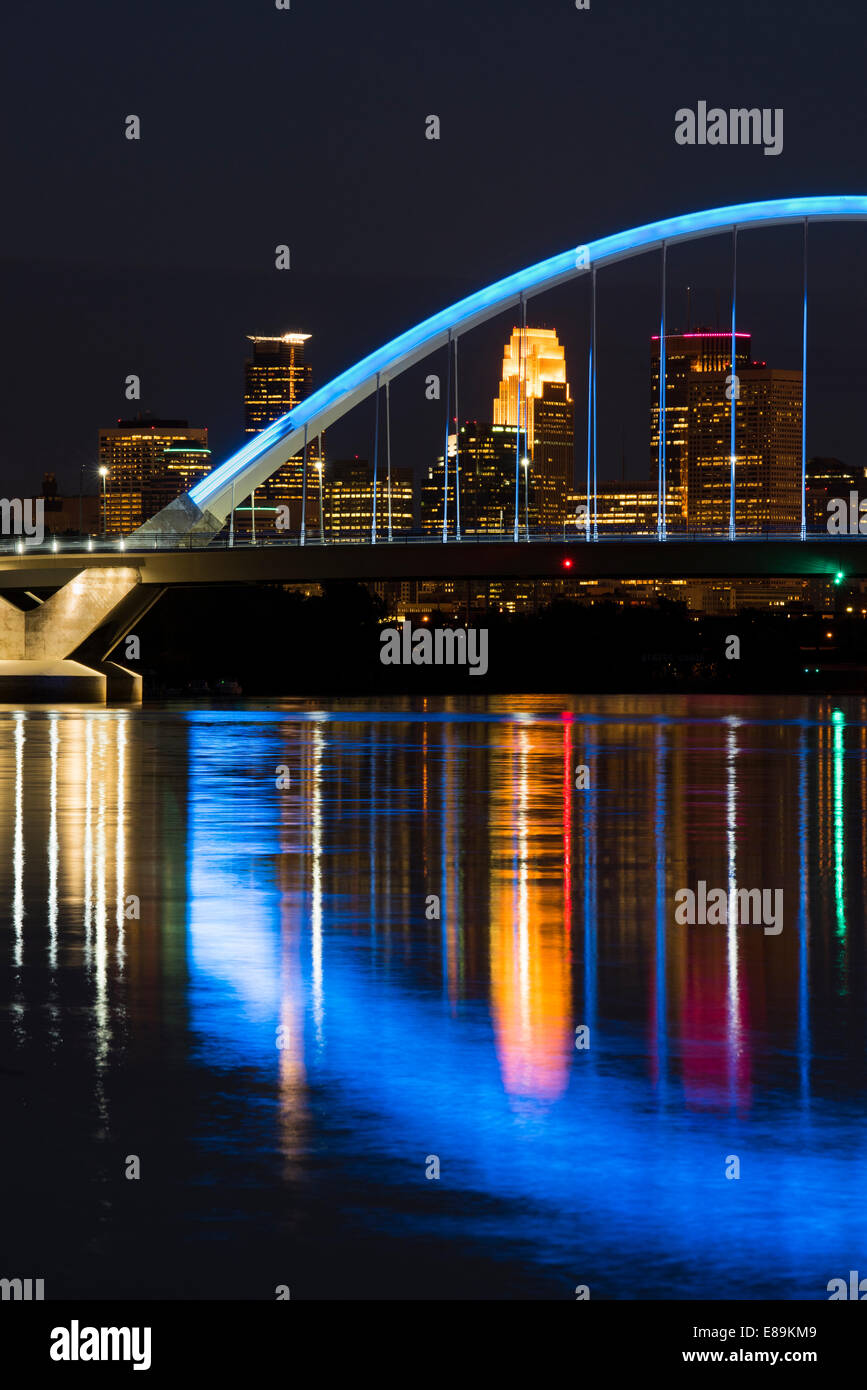 Blue bridge at night hi-res stock photography and images - Alamy