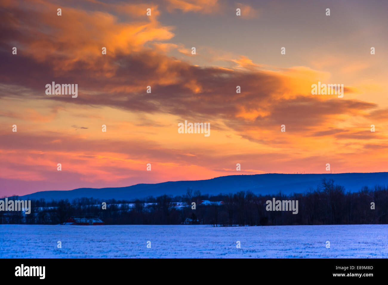 Country farm sunset hi-res stock photography and images - Alamy