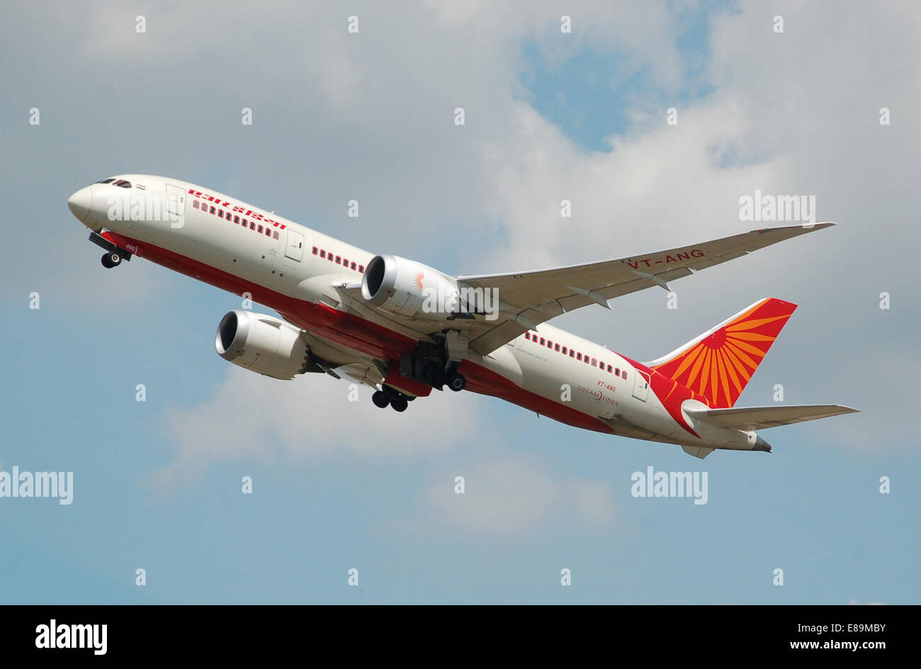 Air India's Boeing 787-8 Dreamliner (VT-ANG) departing London Heathrow ...