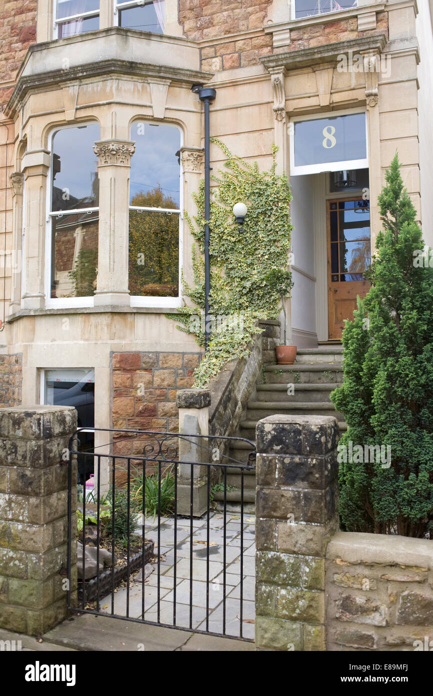 Victorian terrace house exterior hi-res stock photography and images ...