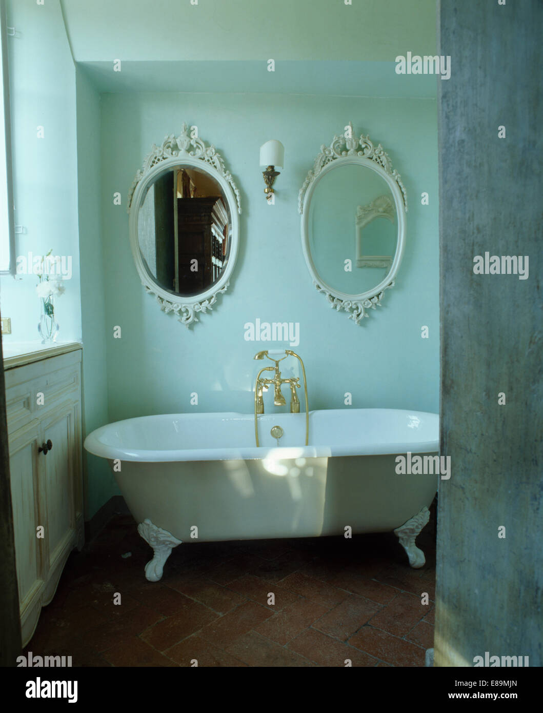 Mirrors Film Bathtub
